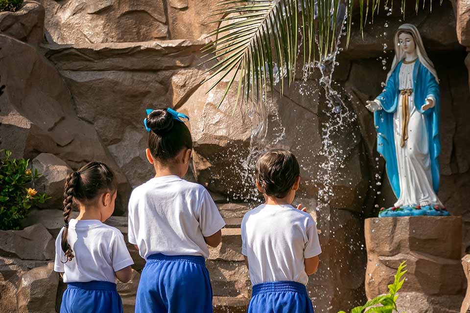 Quiénes Somos - Ecomundo | Educación Particular Bilingüe